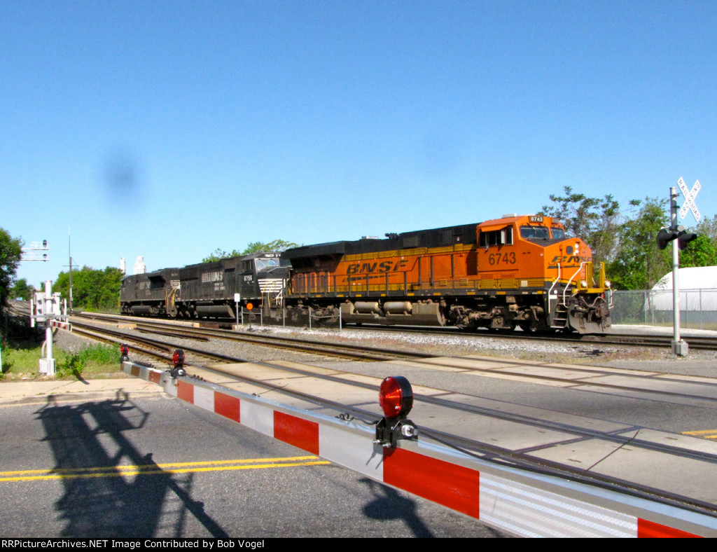 BNSF 6743